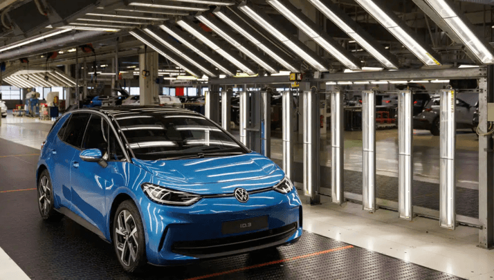 VW-Umbau 2026: CEO Blume streicht 50 Modelle und massiv Werkskapazität ...